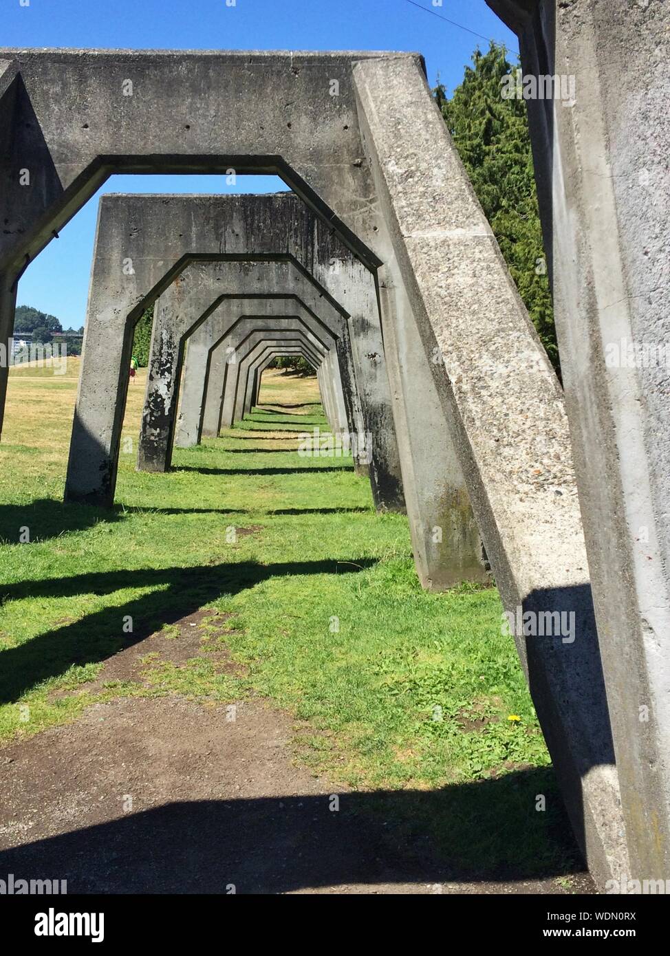 Arched walkway hi-res stock photography and images - Alamy
