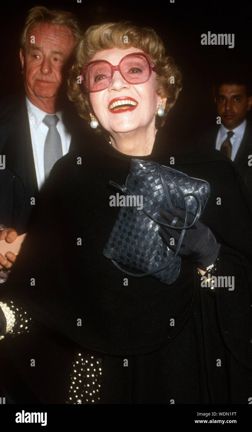 Claudette colbert hi-res stock photography and images - Alamy