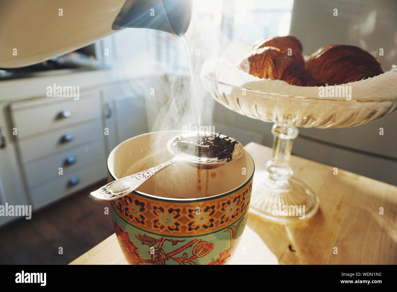 Pouring tea strainer hi-res stock photography and images - Alamy