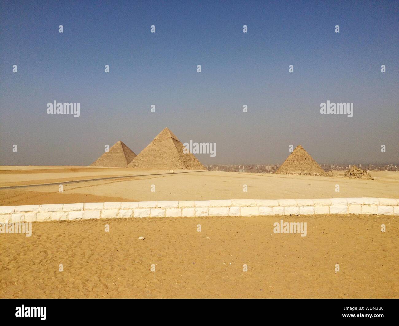 Great pyramid of giza past hi-res stock photography and images - Alamy