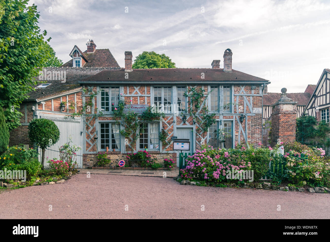 Village gerberoy picardy france hi-res stock photography and images - Alamy