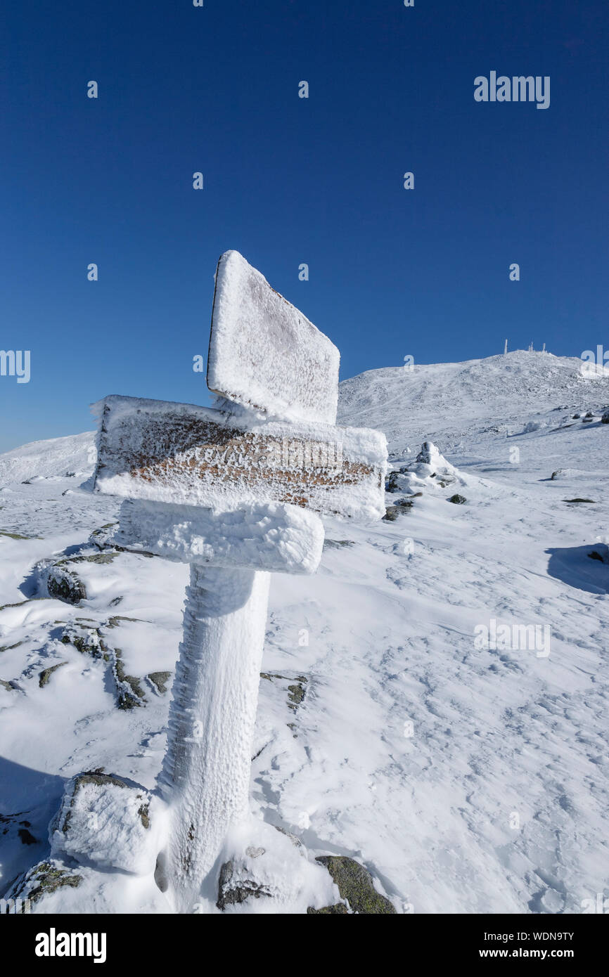 Trail sign along Crawford Path (Appalachian Trail) in Sargent's ...