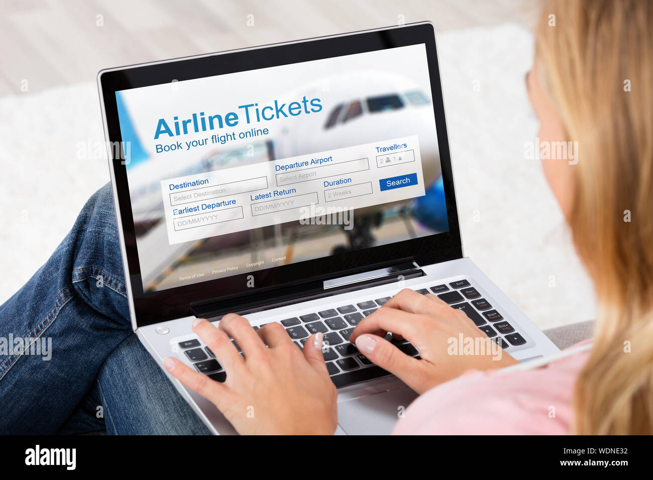 Flight search laptop hi-res stock photography and images - Alamy