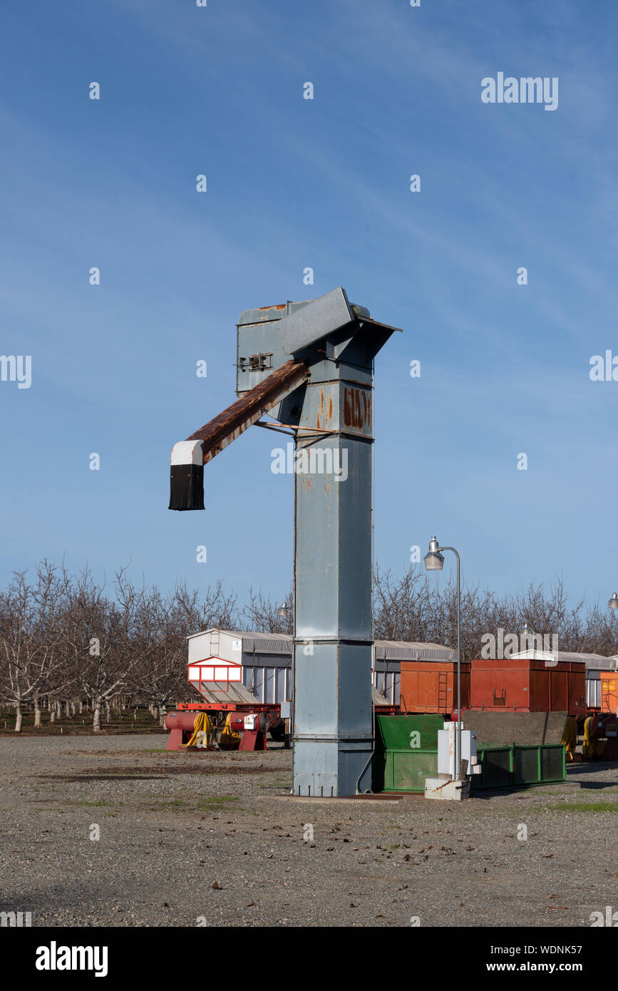 California grain chute hi-res stock photography and images - Alamy
