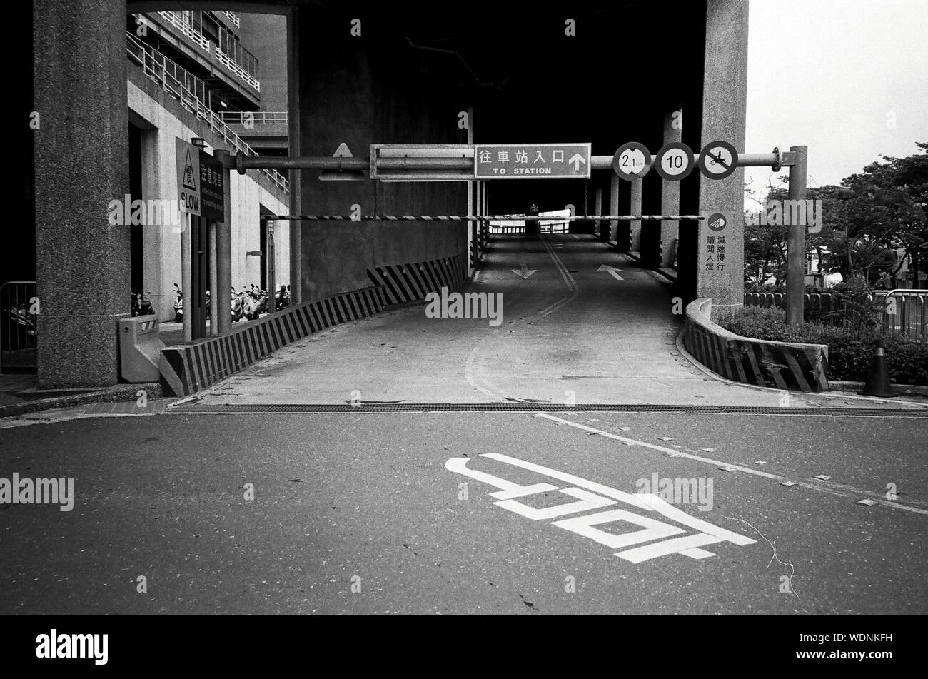 Leading sign hi-res stock photography and images - Alamy