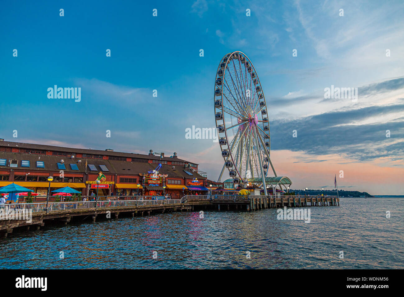 Icon ferris wheel amusement hi-res stock photography and images - Alamy