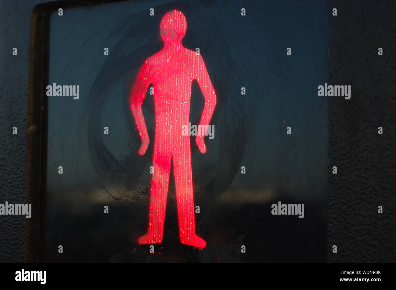 Red Dont Walk Sign High Resolution Stock Photography and Images - Alamy