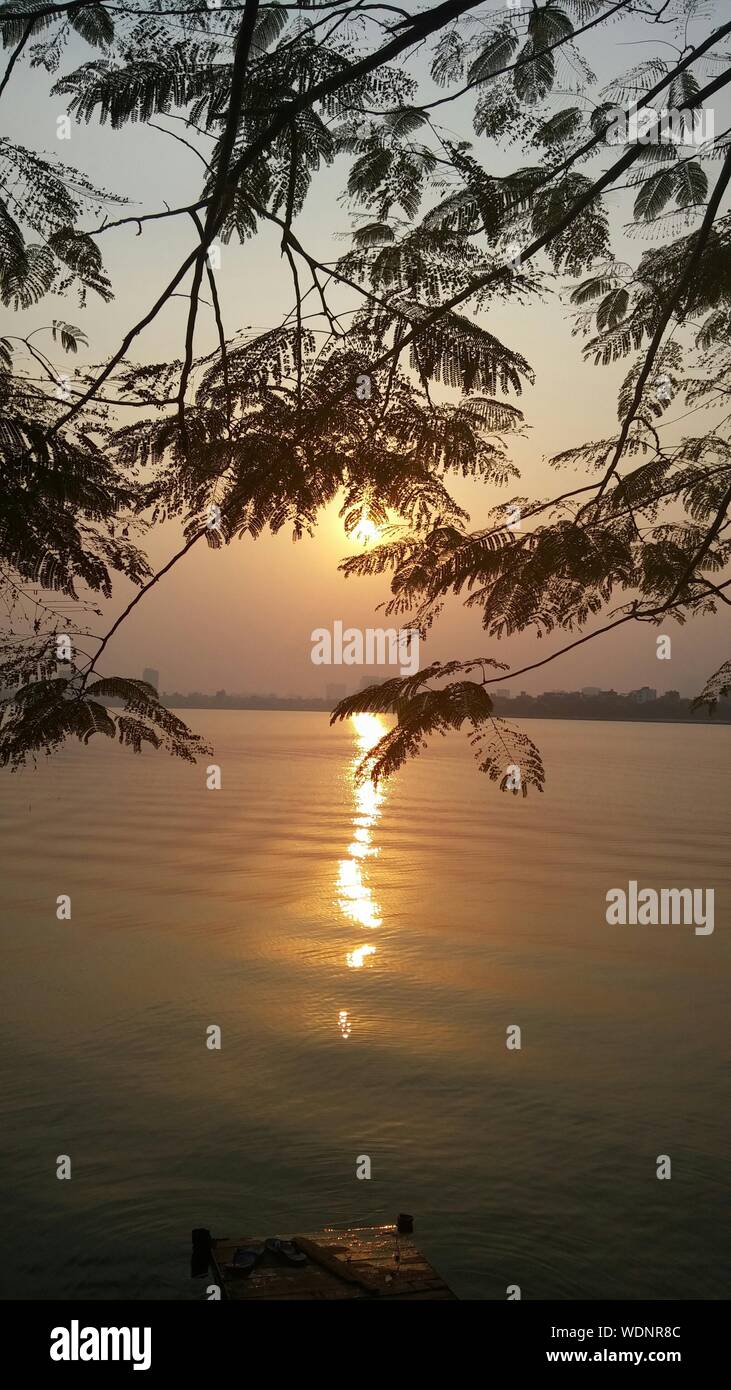 Reflection on the water of the sun hi-res stock photography and images ...