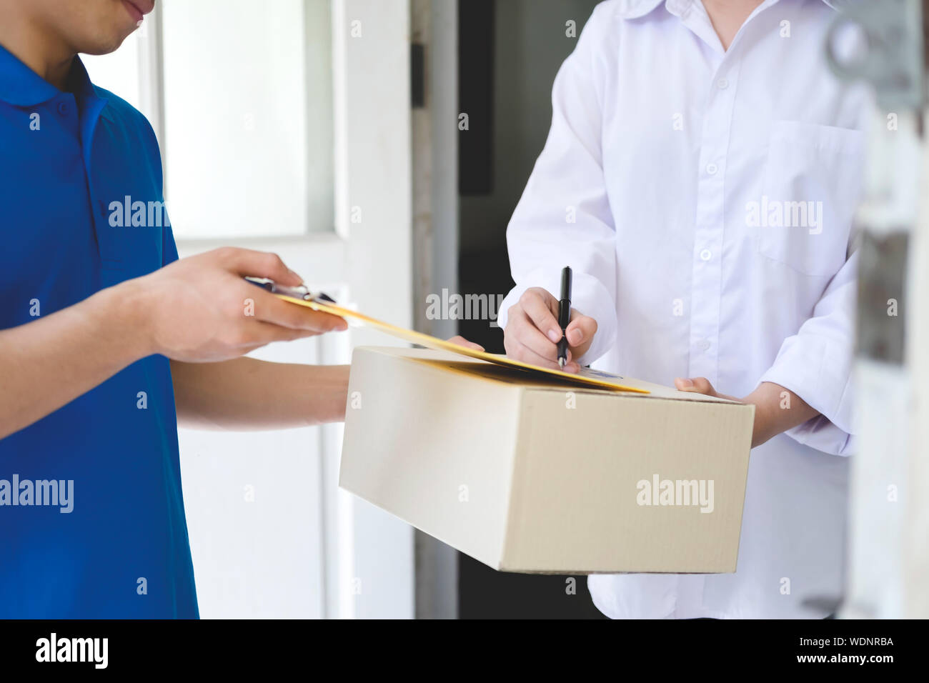 Man receiving hi-res stock photography and images - Alamy