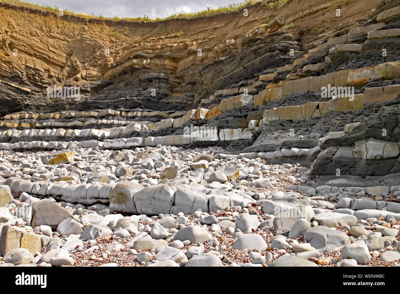 Pebbles rocks crack geology hi-res stock photography and images - Alamy