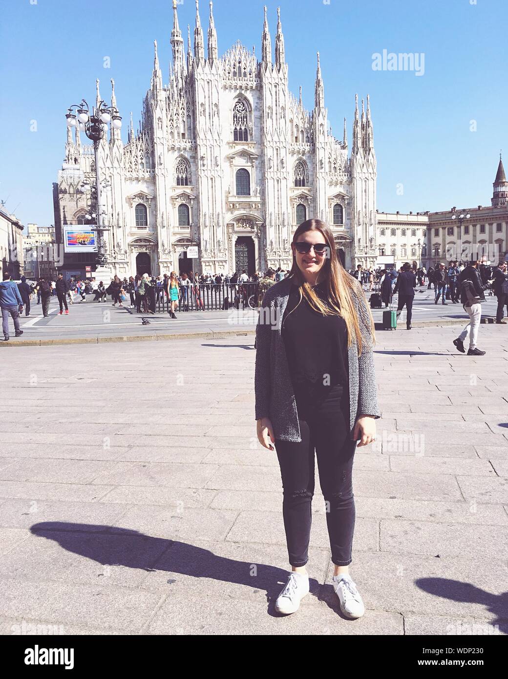 Milano italy woman hi-res stock photography and images - Alamy