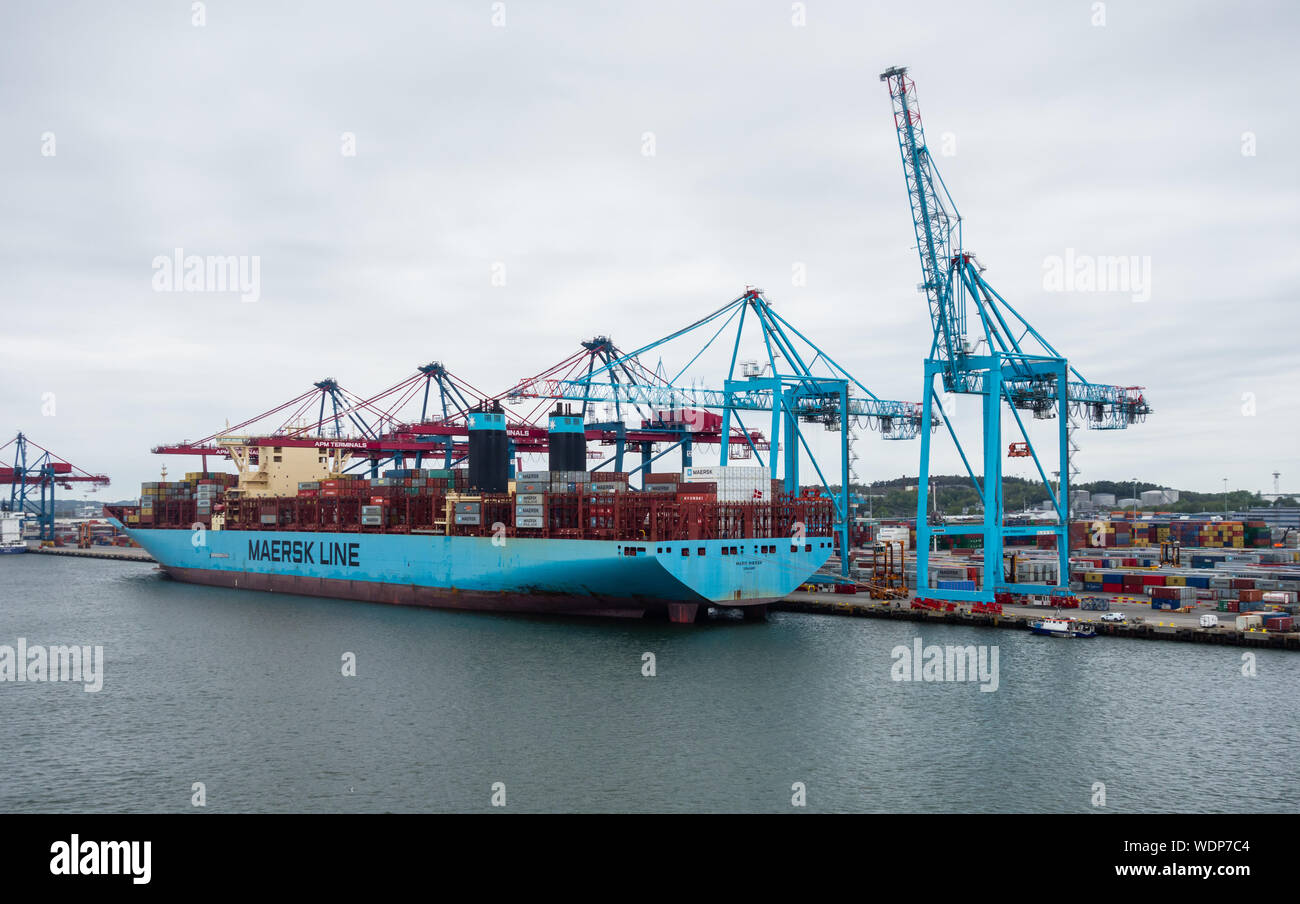 Cargo container lift cranes hi-res stock photography and images - Alamy
