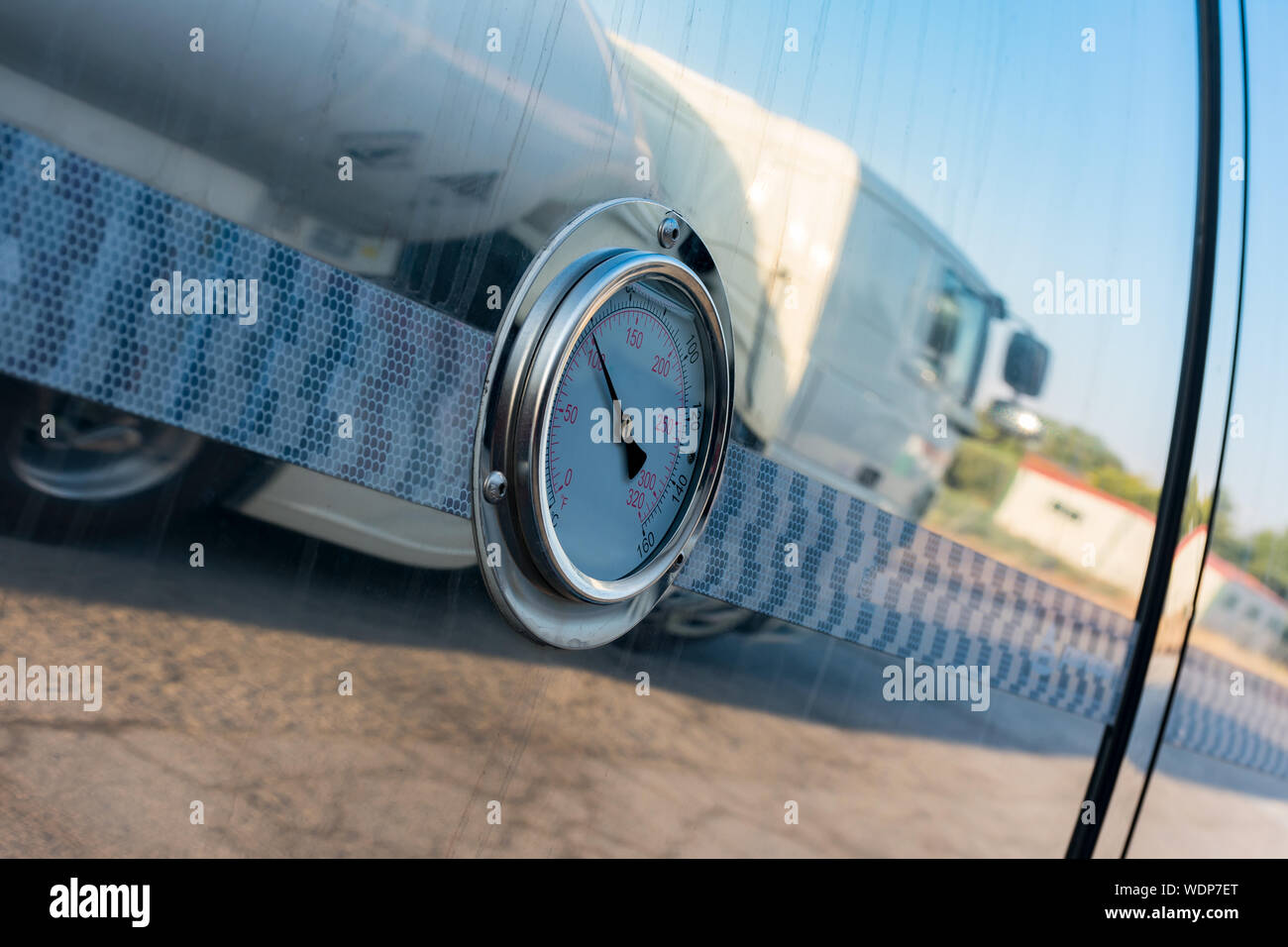 Transport temperature control hi-res stock photography and images - Alamy