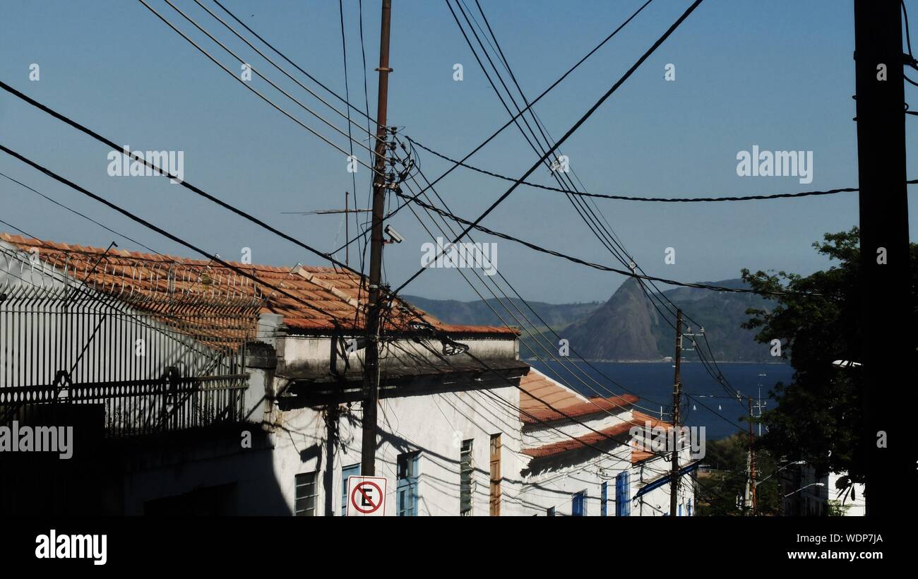 Power lines houses hi-res stock photography and images - Alamy