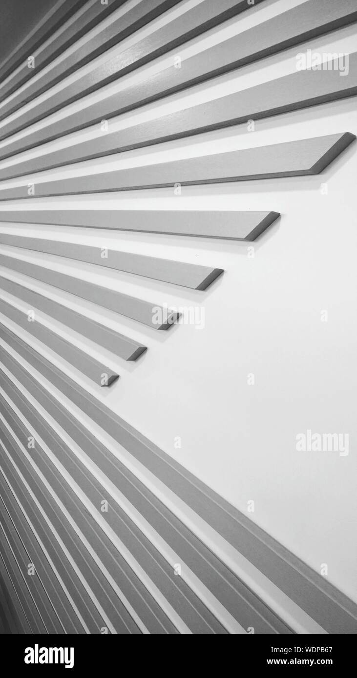 Straight lines hi-res stock photography and images - Alamy