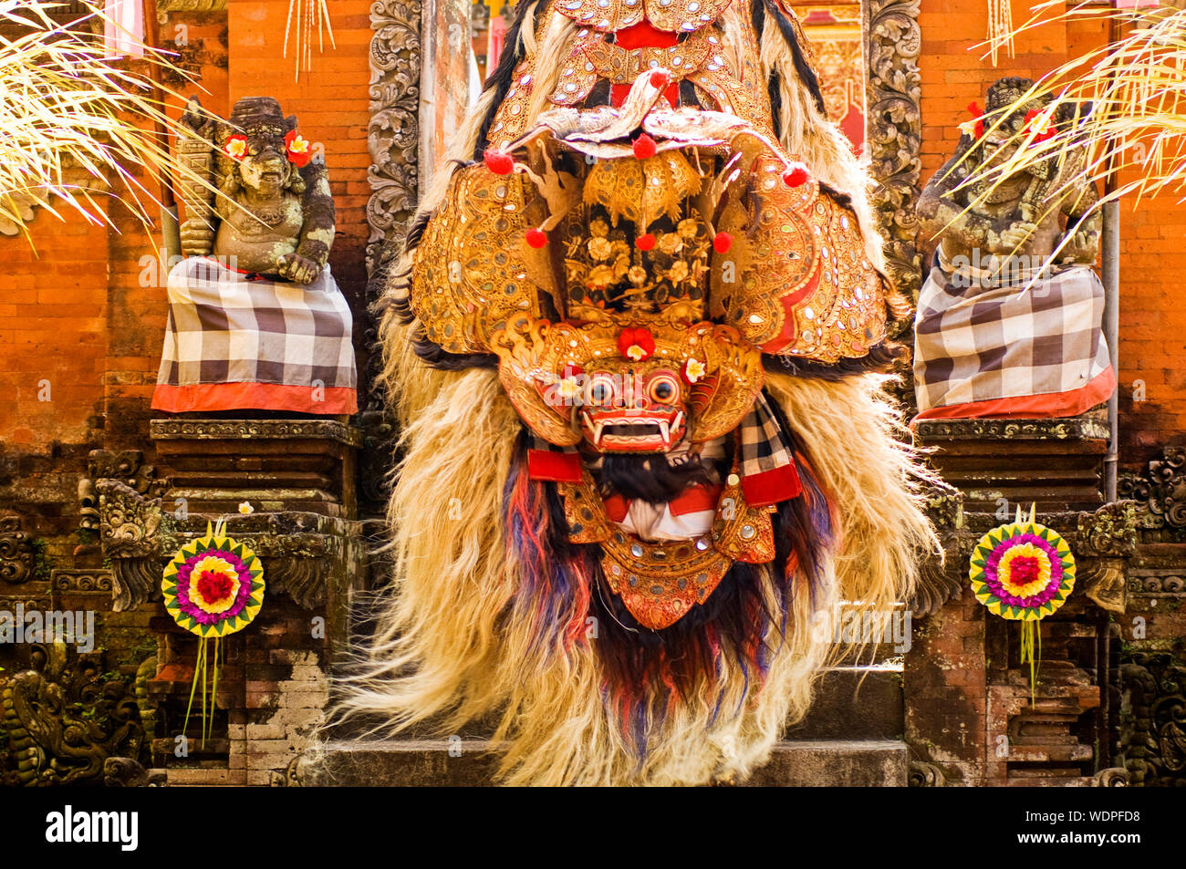 Barong dance hi-res stock photography and images - Alamy