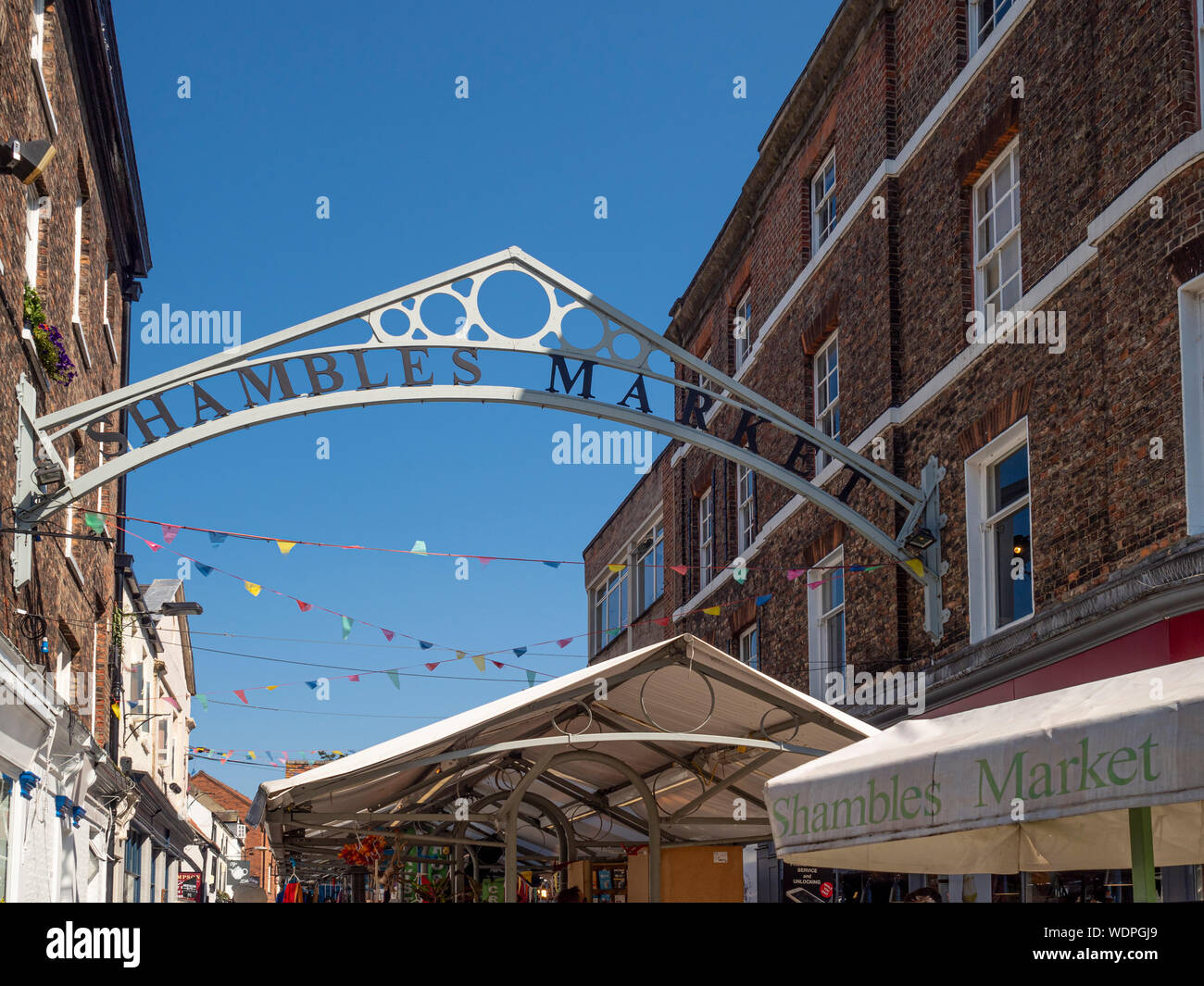 Entrance to Shambles Market from Parliament Street, York, UK Stock ...