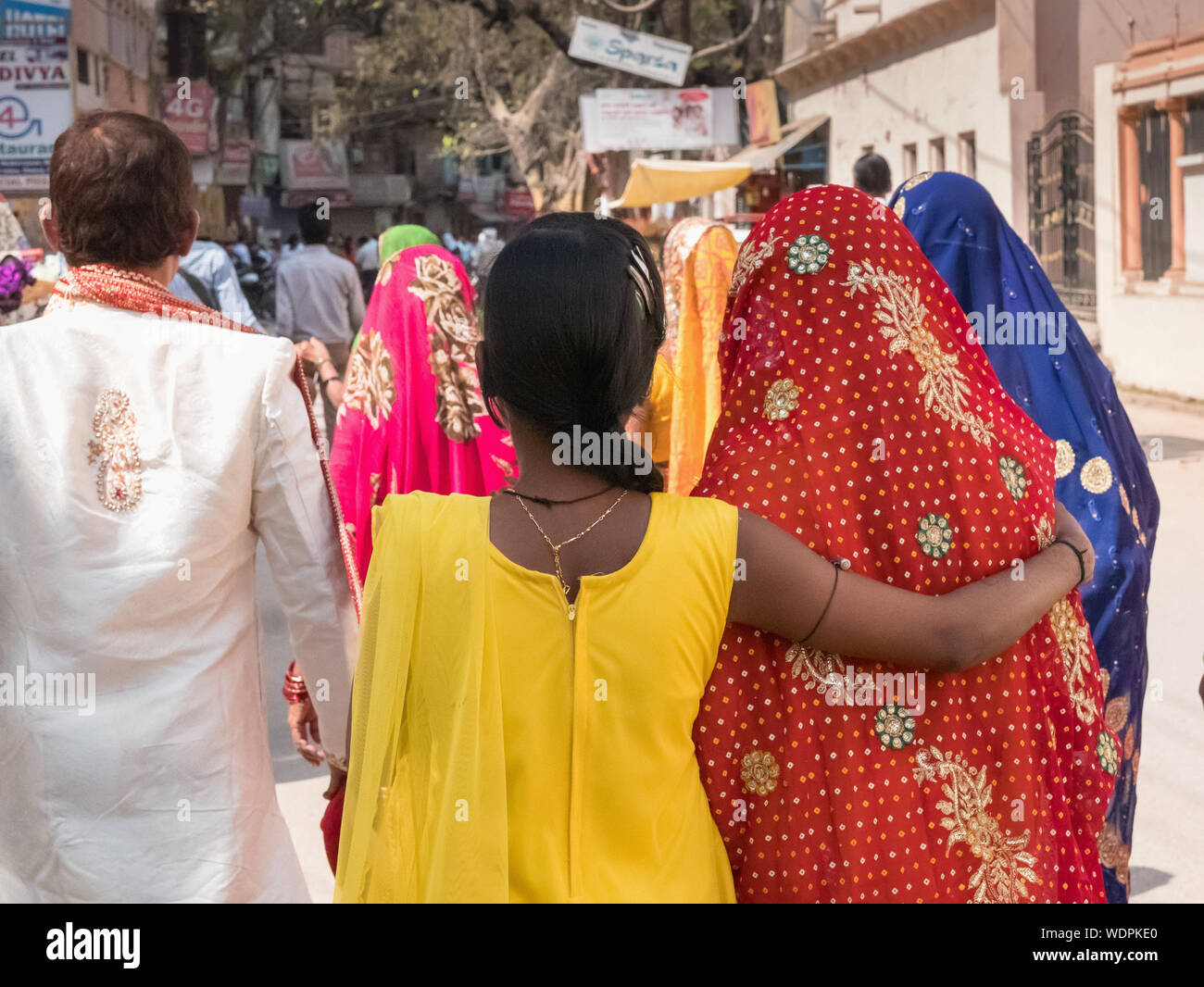 Sari indian wedding bride groom hi-res stock photography and images - Alamy