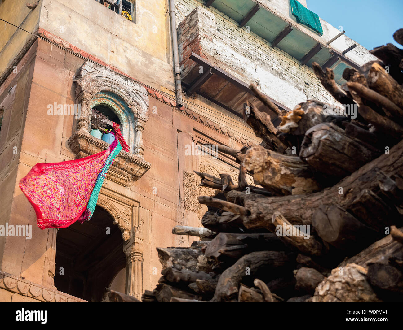 Indian burning funeral pyre hi-res stock photography and images - Alamy
