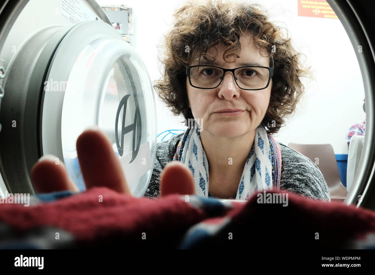 Women laundry machine hi-res stock photography and images - Alamy