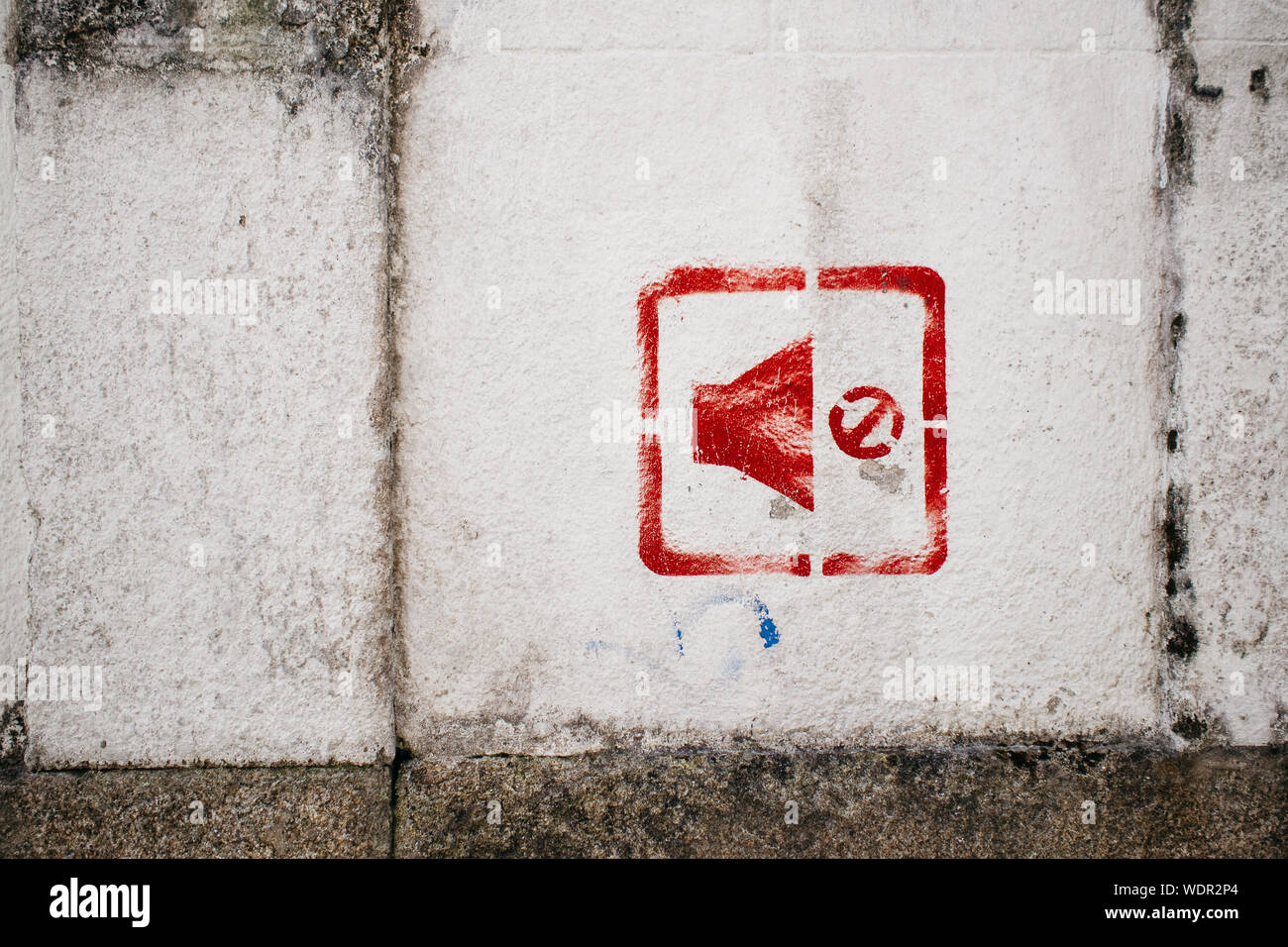 Noise prohibited hi-res stock photography and images - Alamy