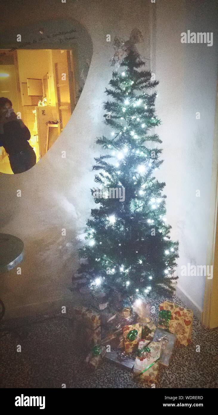 Christmas gifts under tree hi-res stock photography and images - Alamy