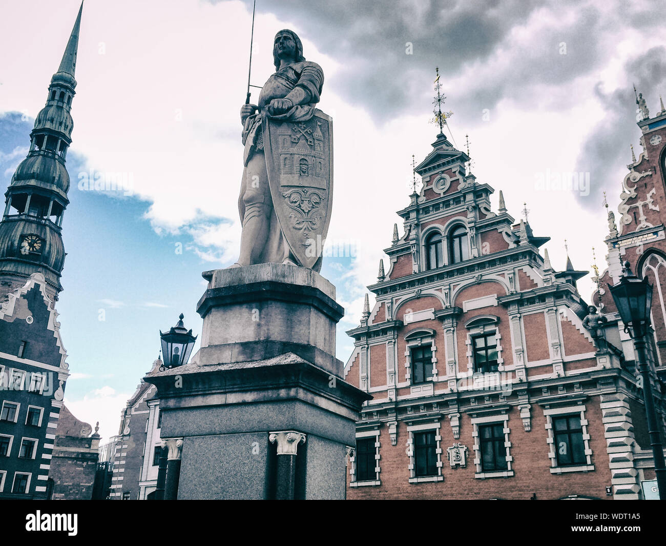 Statue of knight hi-res stock photography and images - Alamy