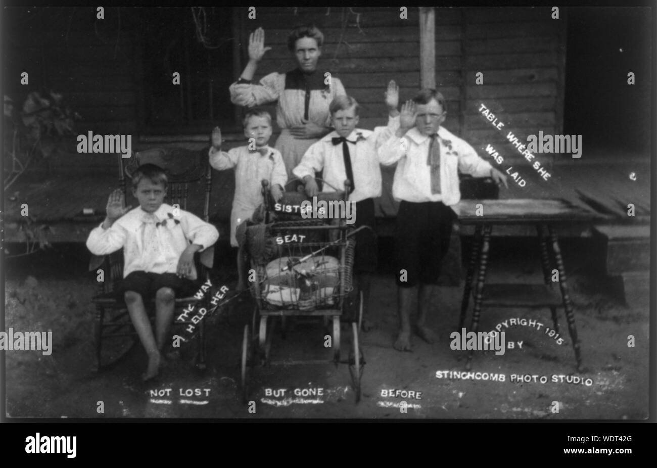 Mourning death of family hi-res stock photography and images - Alamy