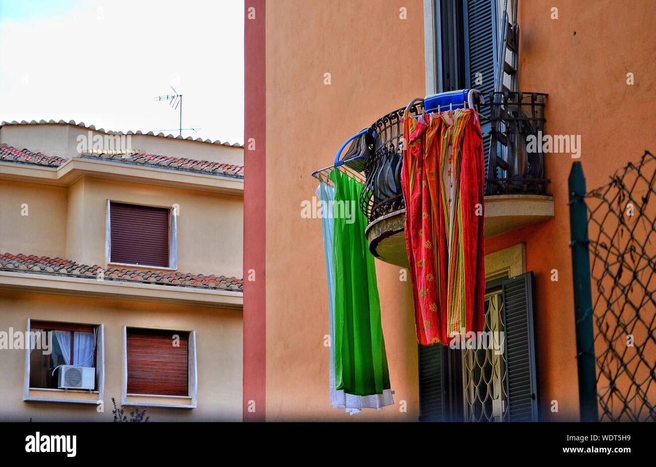 Hanging balcony hi-res stock photography and images - Alamy