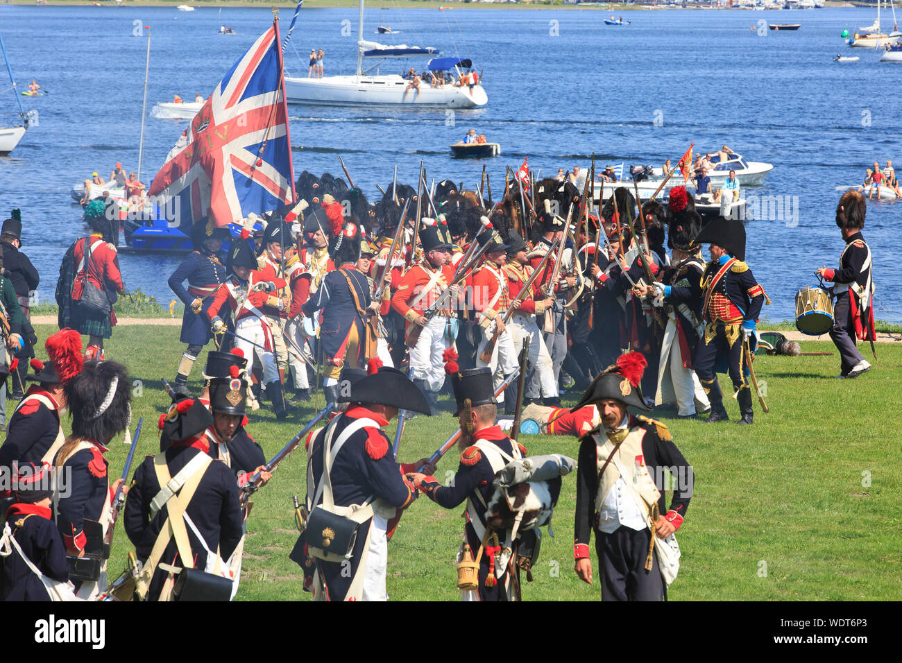 British and French soldiers reenacting the invasion (1809 Walcheren ...