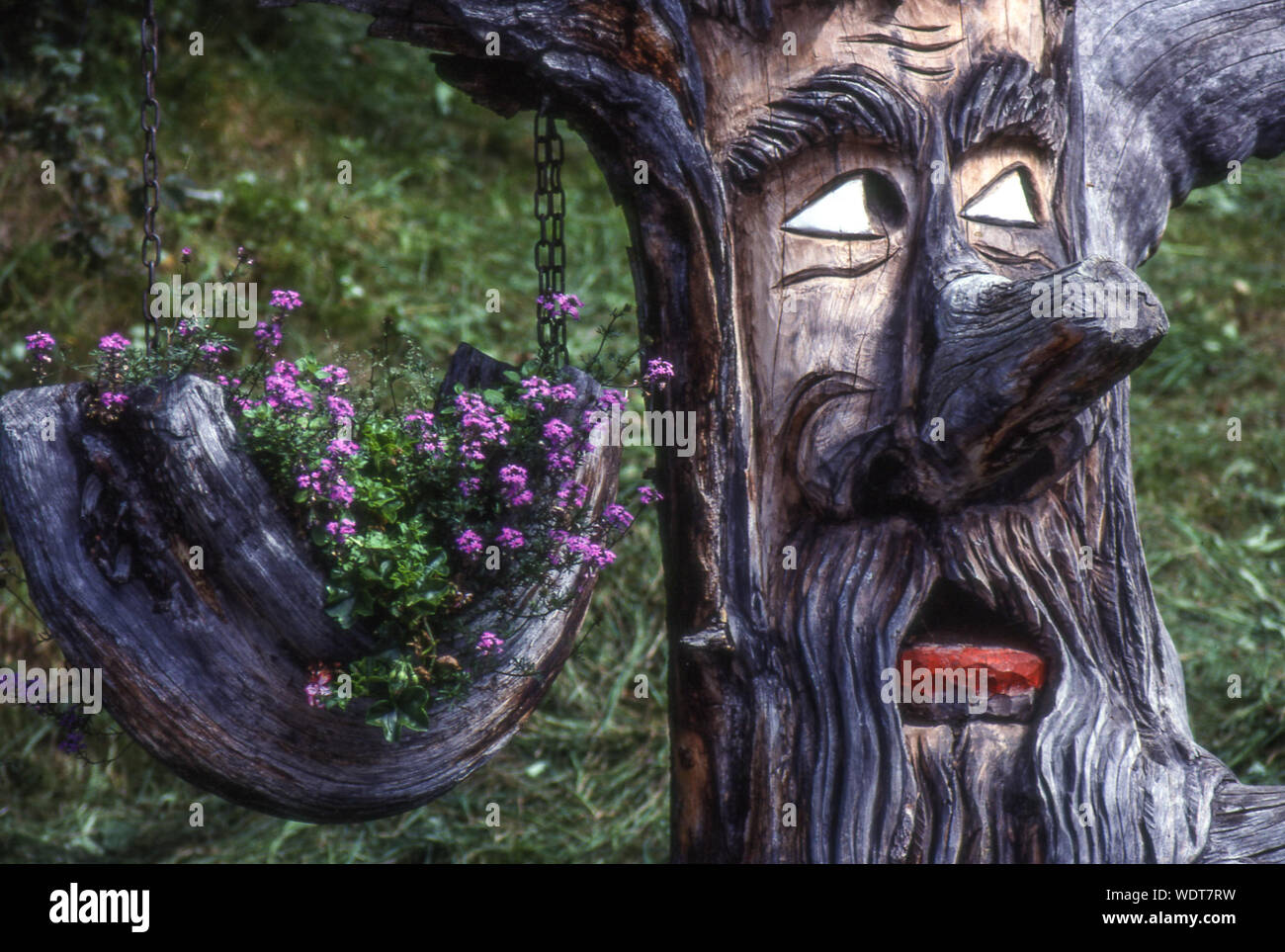 Wood carvings tree hi-res stock photography and images - Alamy