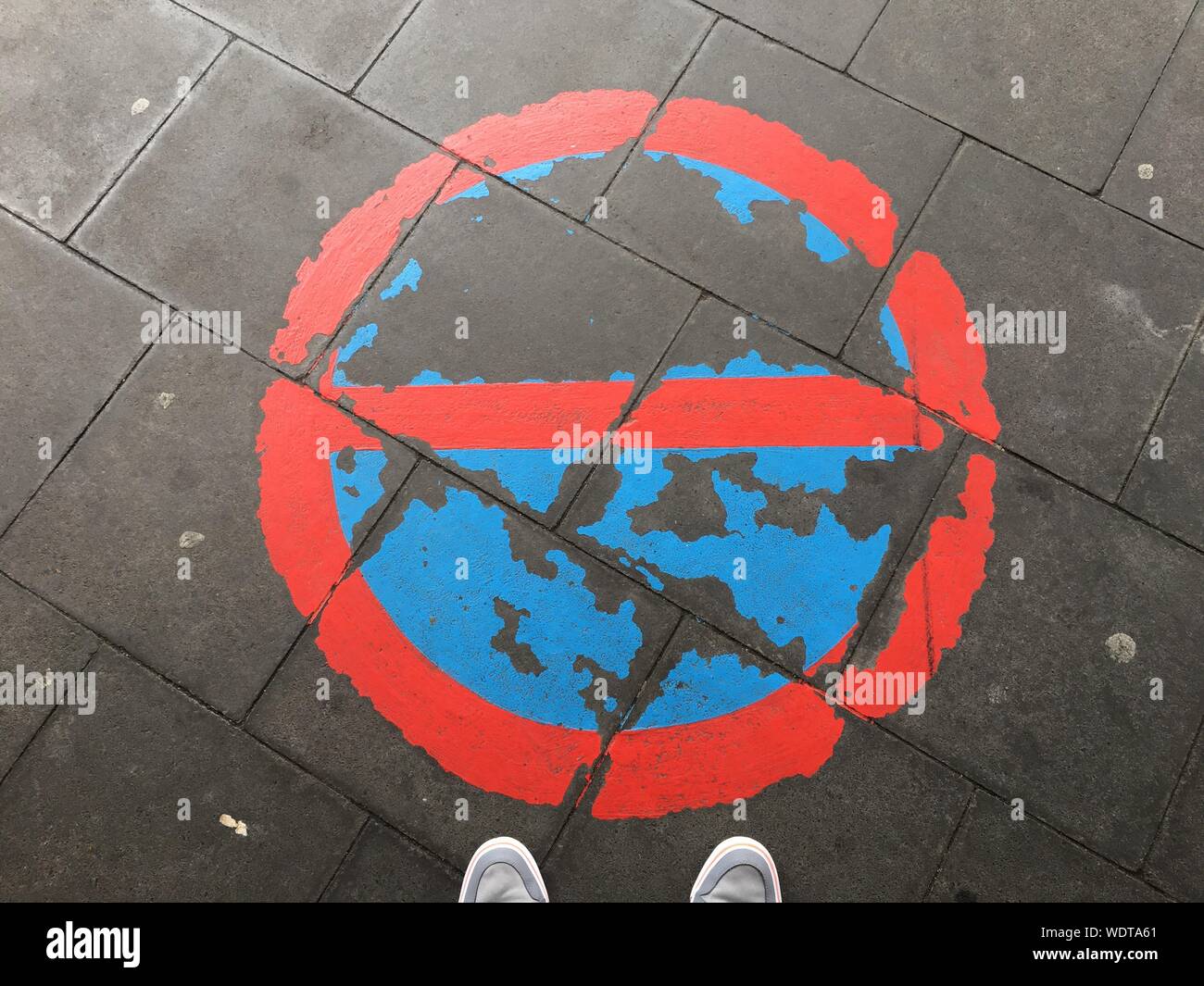 No standing sign no parking hi-res stock photography and images - Alamy