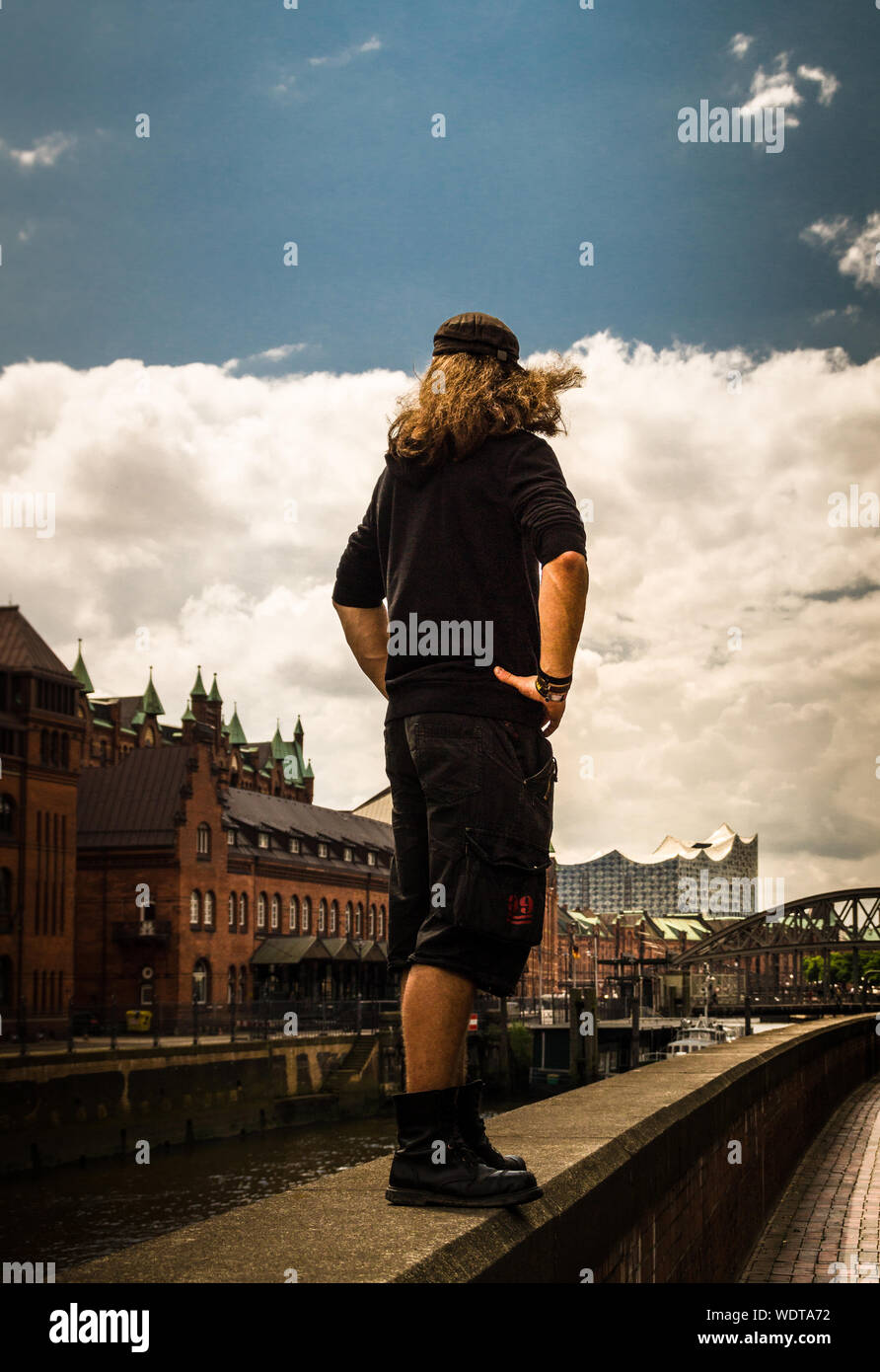 Canal retaining wall hi-res stock photography and images - Alamy