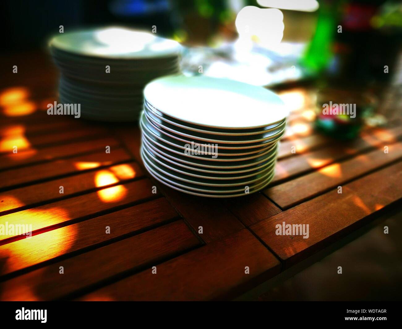 Stacked plates hi-res stock photography and images - Alamy