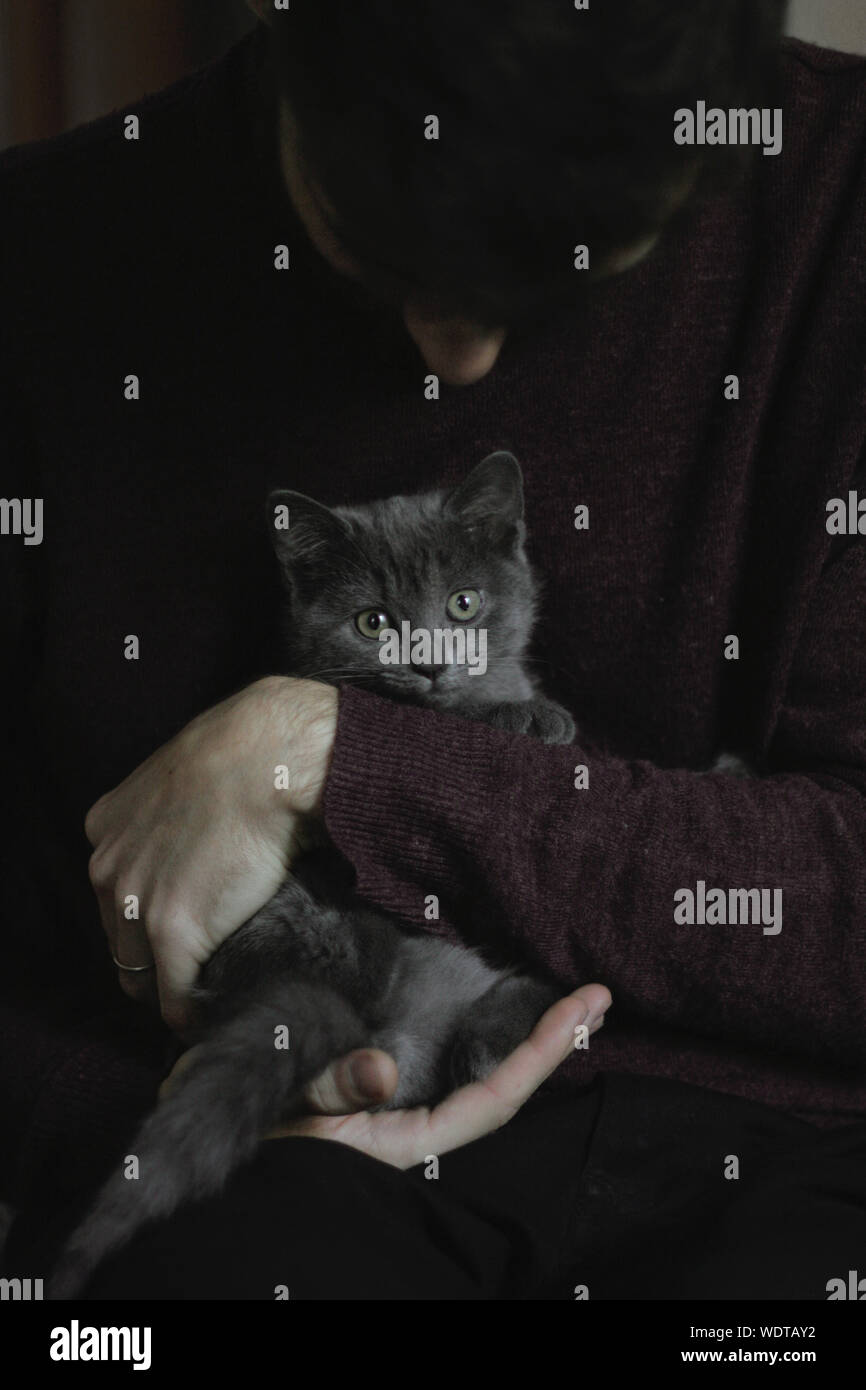 Man holding cat indoors hi-res stock photography and images - Alamy