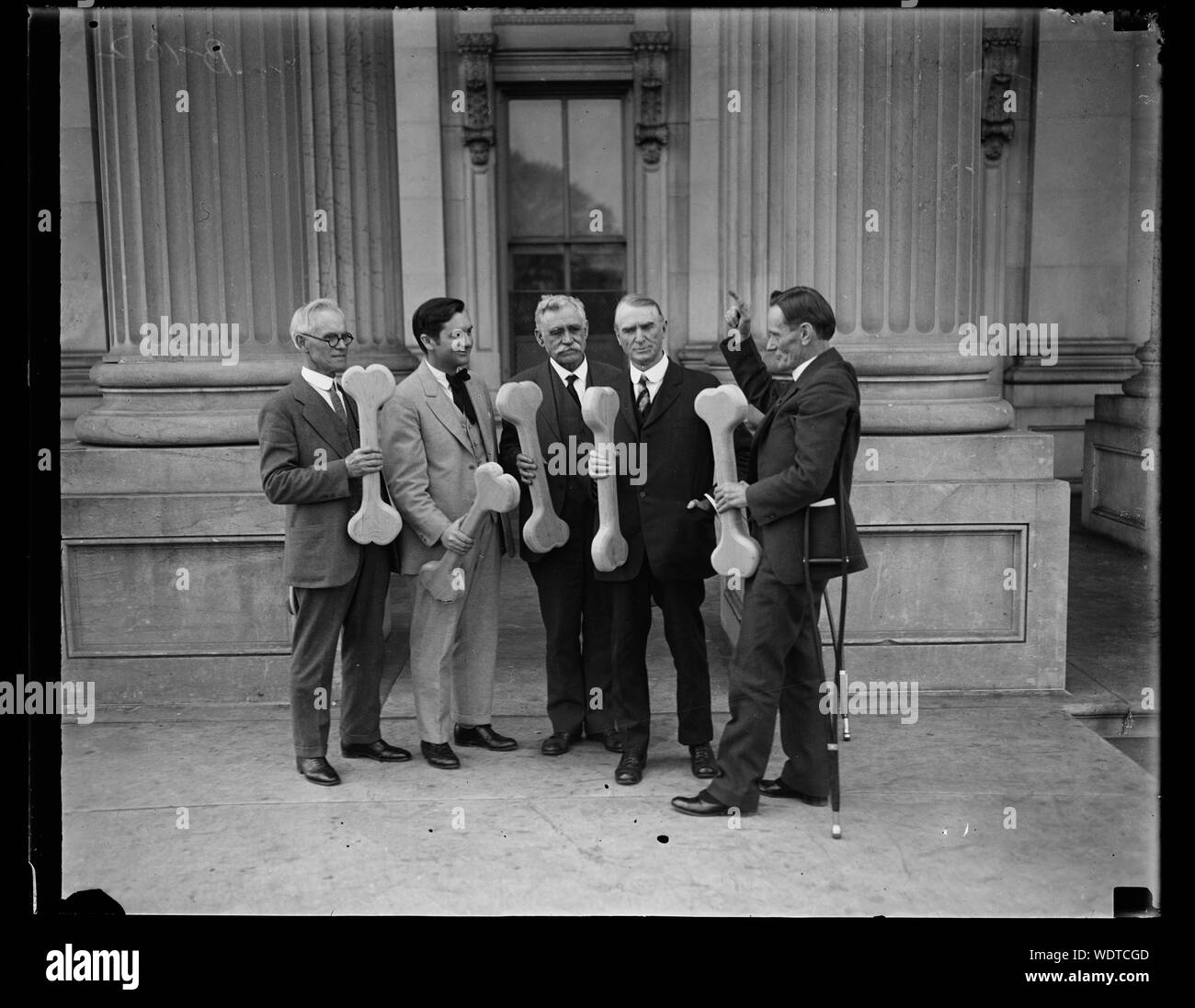 Bones connected Black and White Stock Photos & Images - Alamy