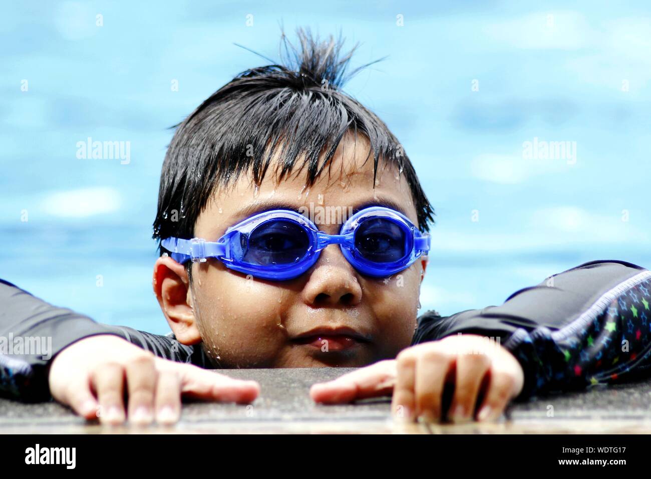 Boy with wet face smiling hi-res stock photography and images - Alamy