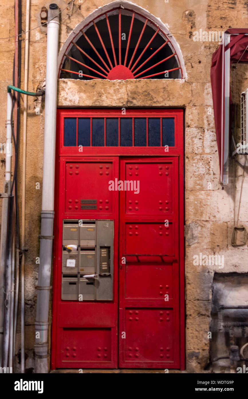 Red closed hi-res stock photography and images - Alamy