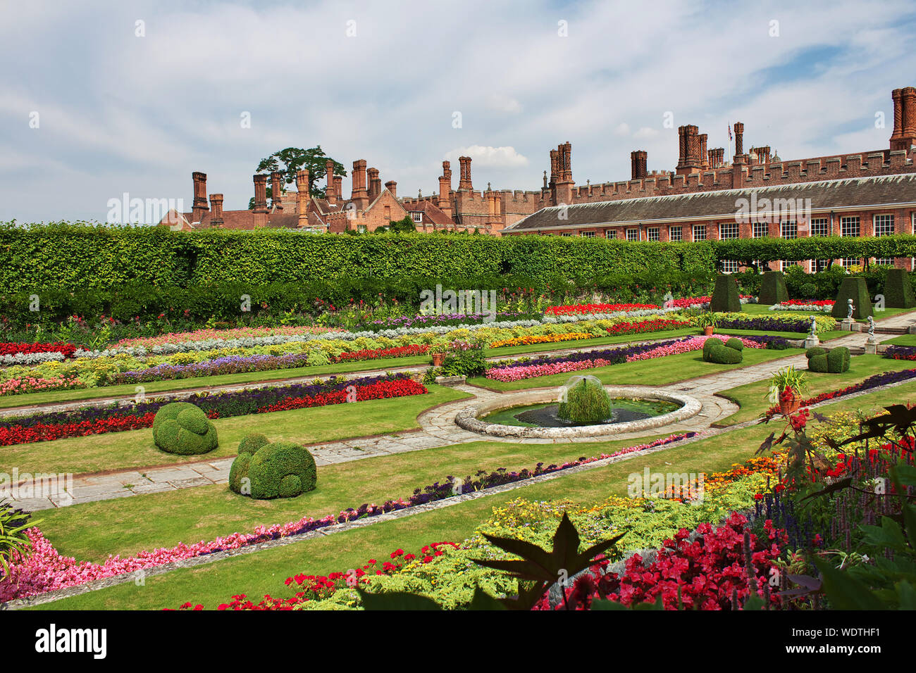 The Royal Castle Of HAMPTON Court, England Stock Photo - Alamy