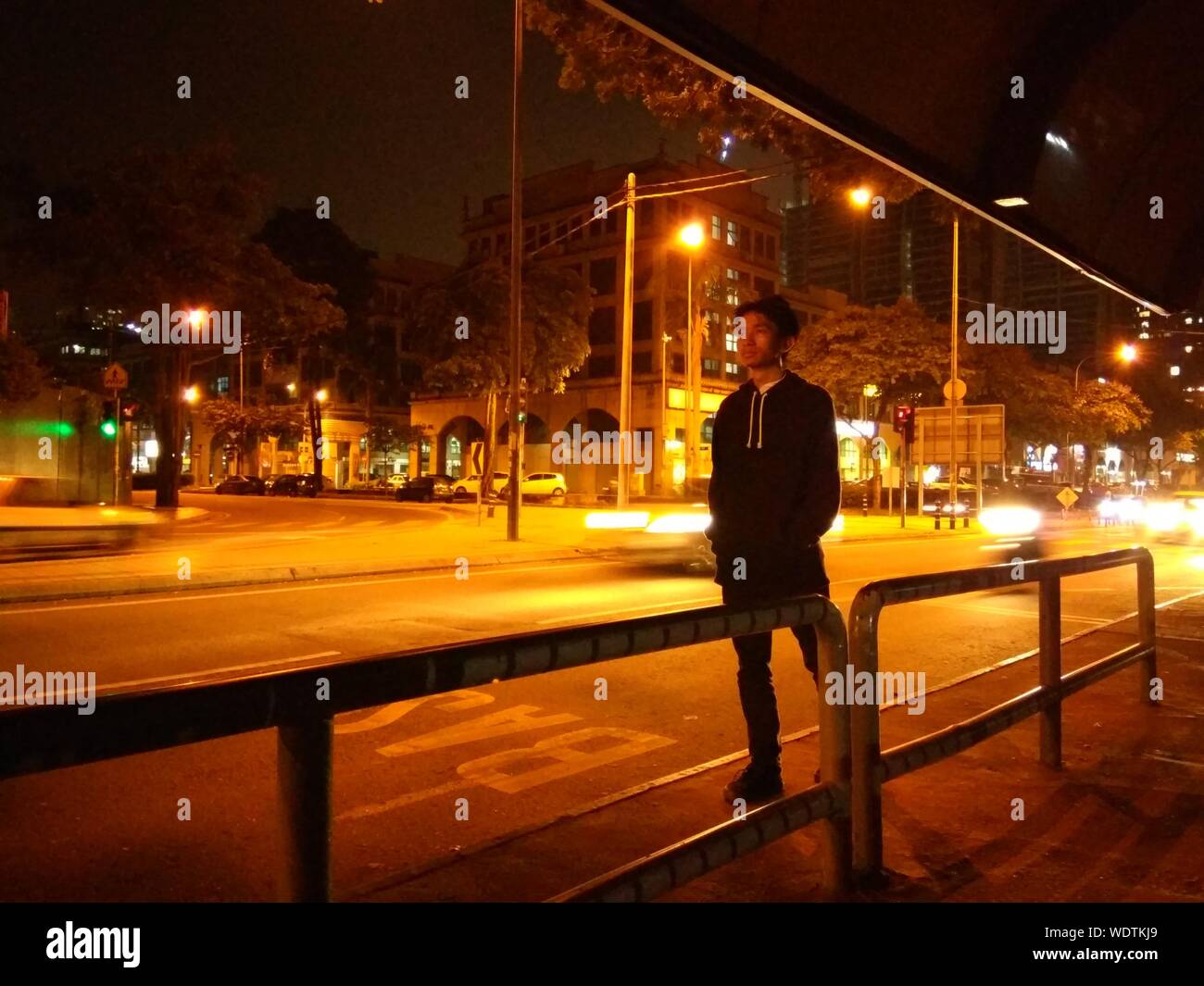 People waiting bus stop night hi-res stock photography and images - Alamy