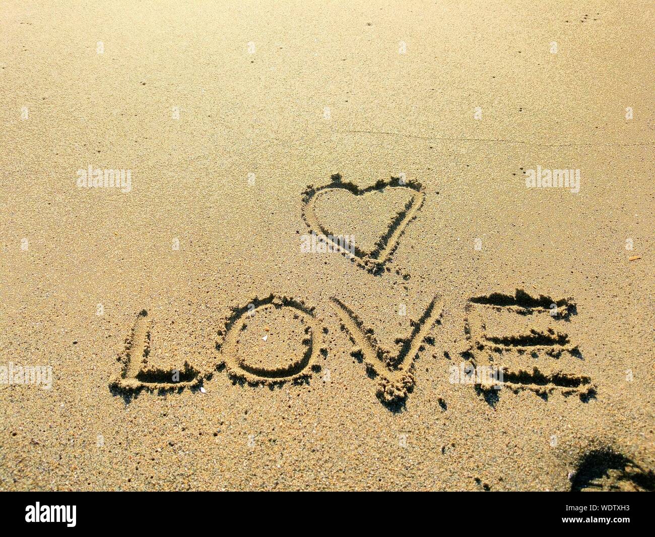 Heart love sand hi-res stock photography and images - Alamy