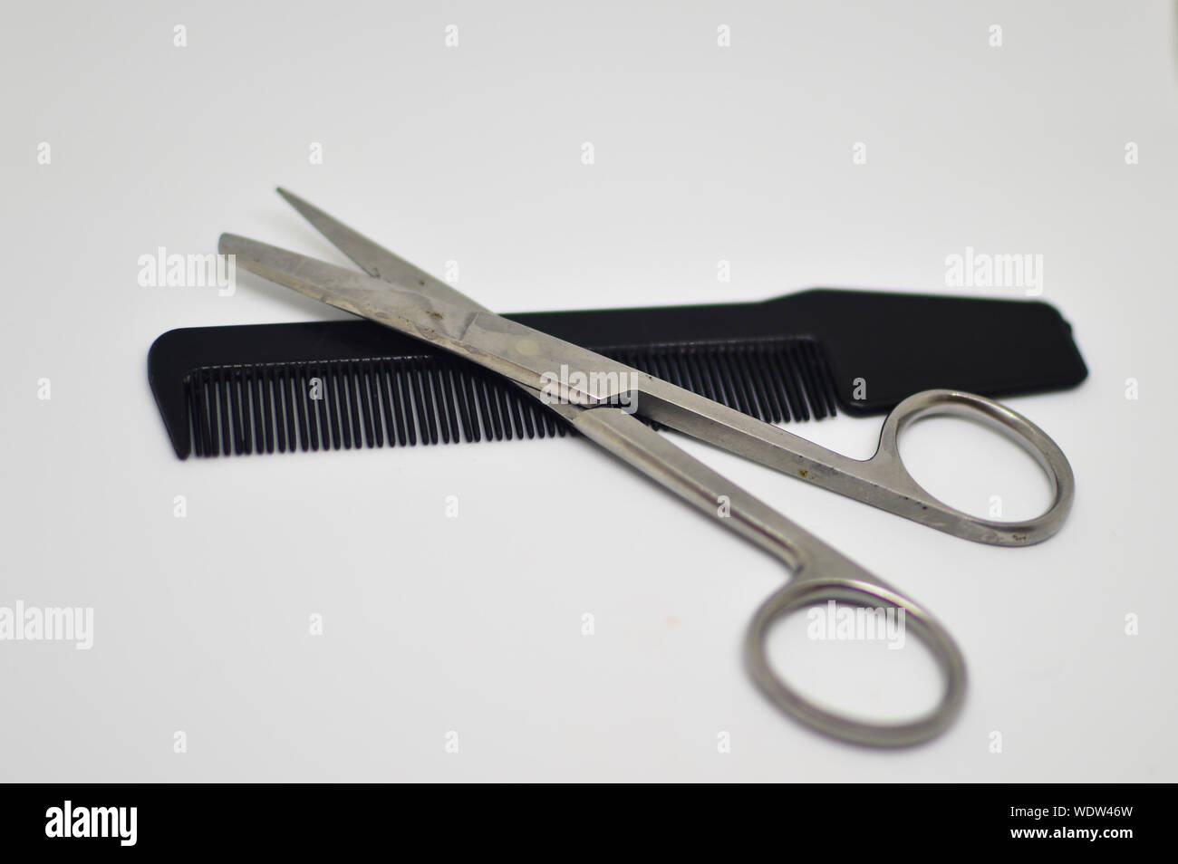Comb and scissors hi-res stock photography and images - Alamy