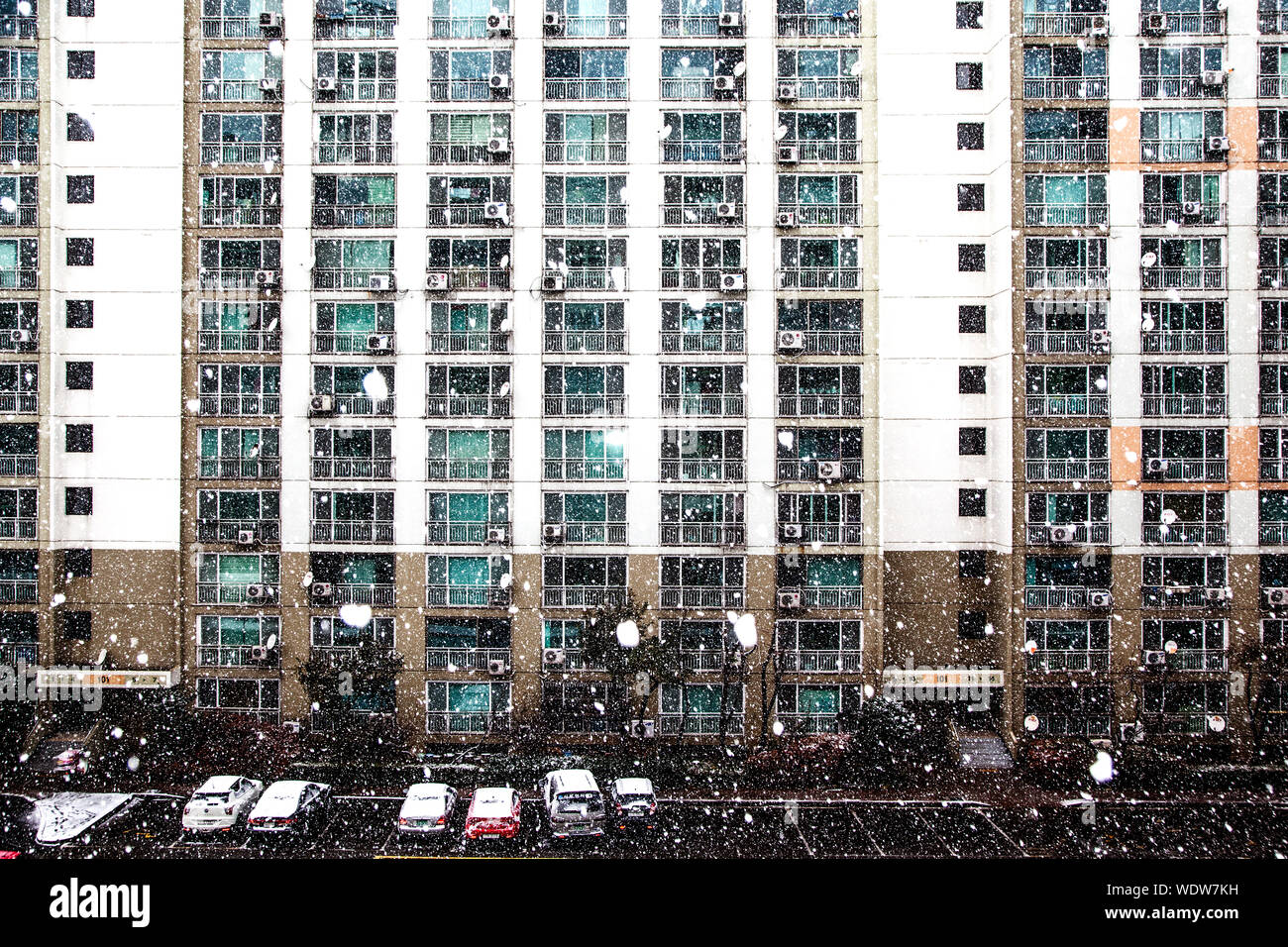 Apartment temperature hi-res stock photography and images - Alamy