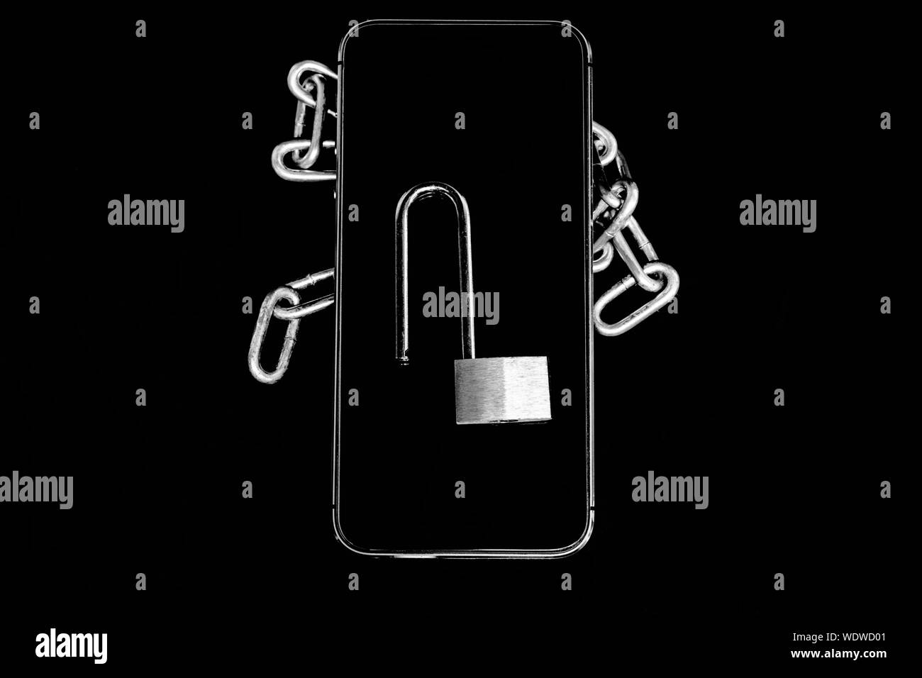 Chain screen hi-res stock photography and images - Alamy