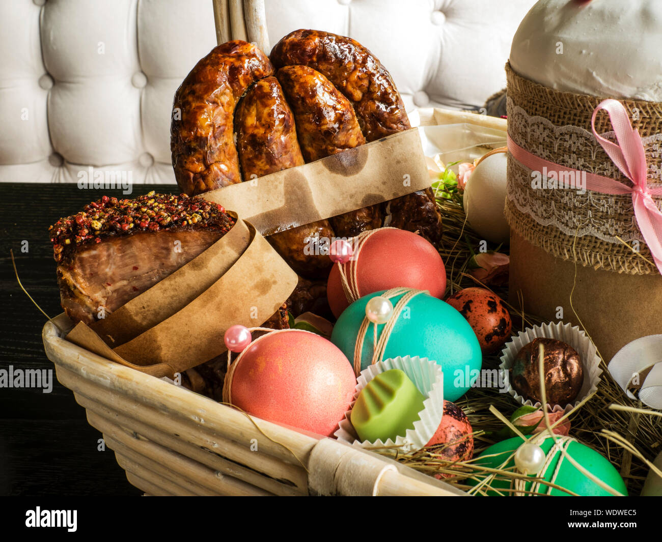 Ham and egg basket hi-res stock photography and images - Alamy