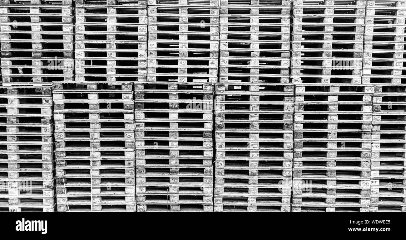Stacked up pallets hi-res stock photography and images - Alamy