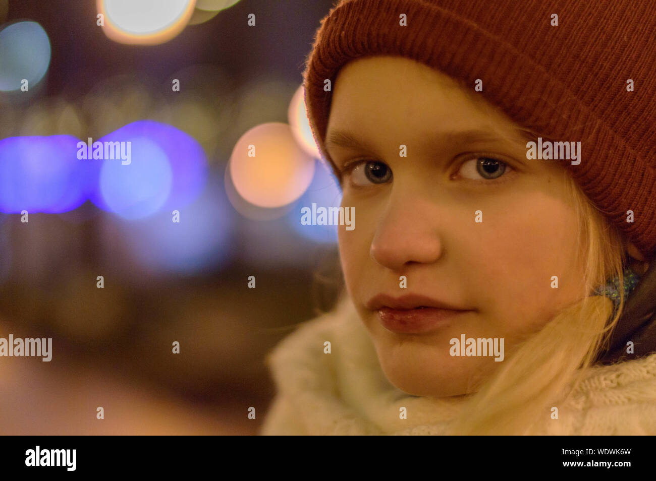 Night portrait girl hi-res stock photography and images - Alamy