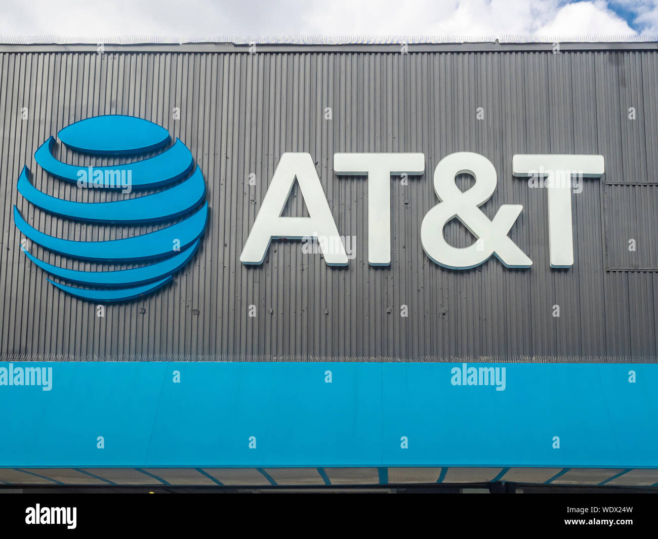 Burger king new storefront hi-res stock photography and images - Alamy