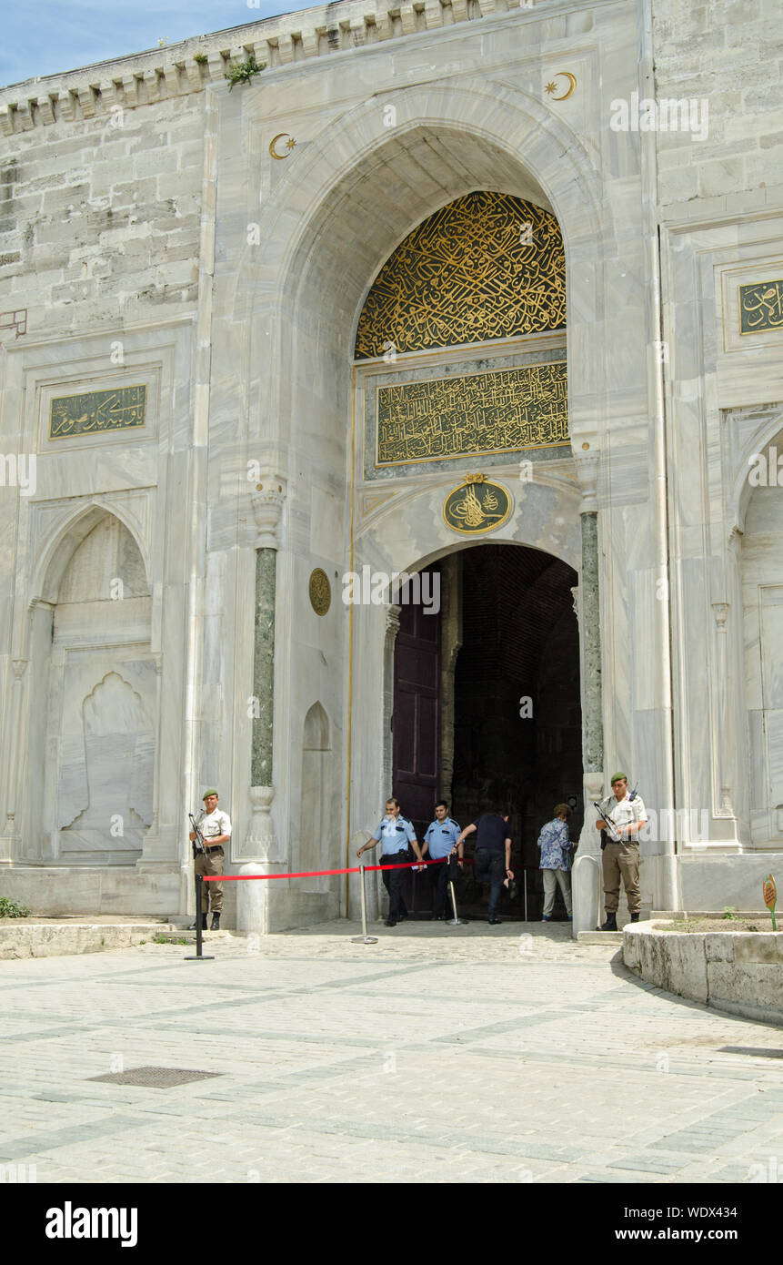 Turkish soldier guarding palace istanbul hi-res stock photography and ...