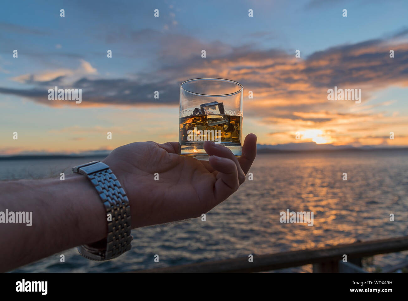 Whisky hand hi-res stock photography and images - Alamy